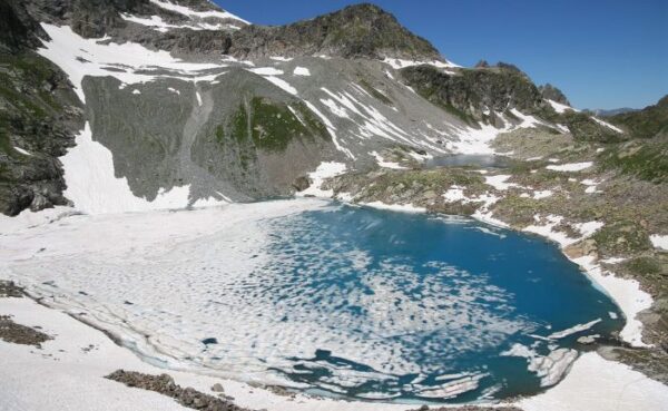 7 Lake Trek: Discover Breathtaking Beauty and Serenity
